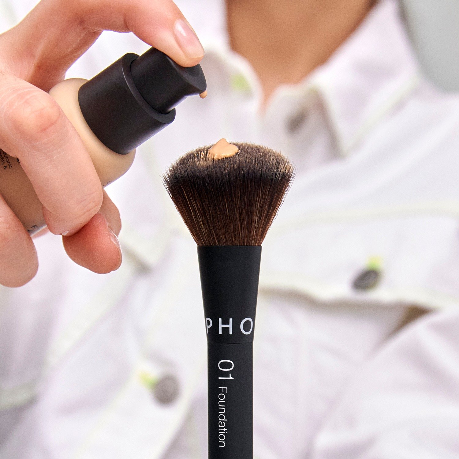 Essential Foundation Brush 01 • 1pc