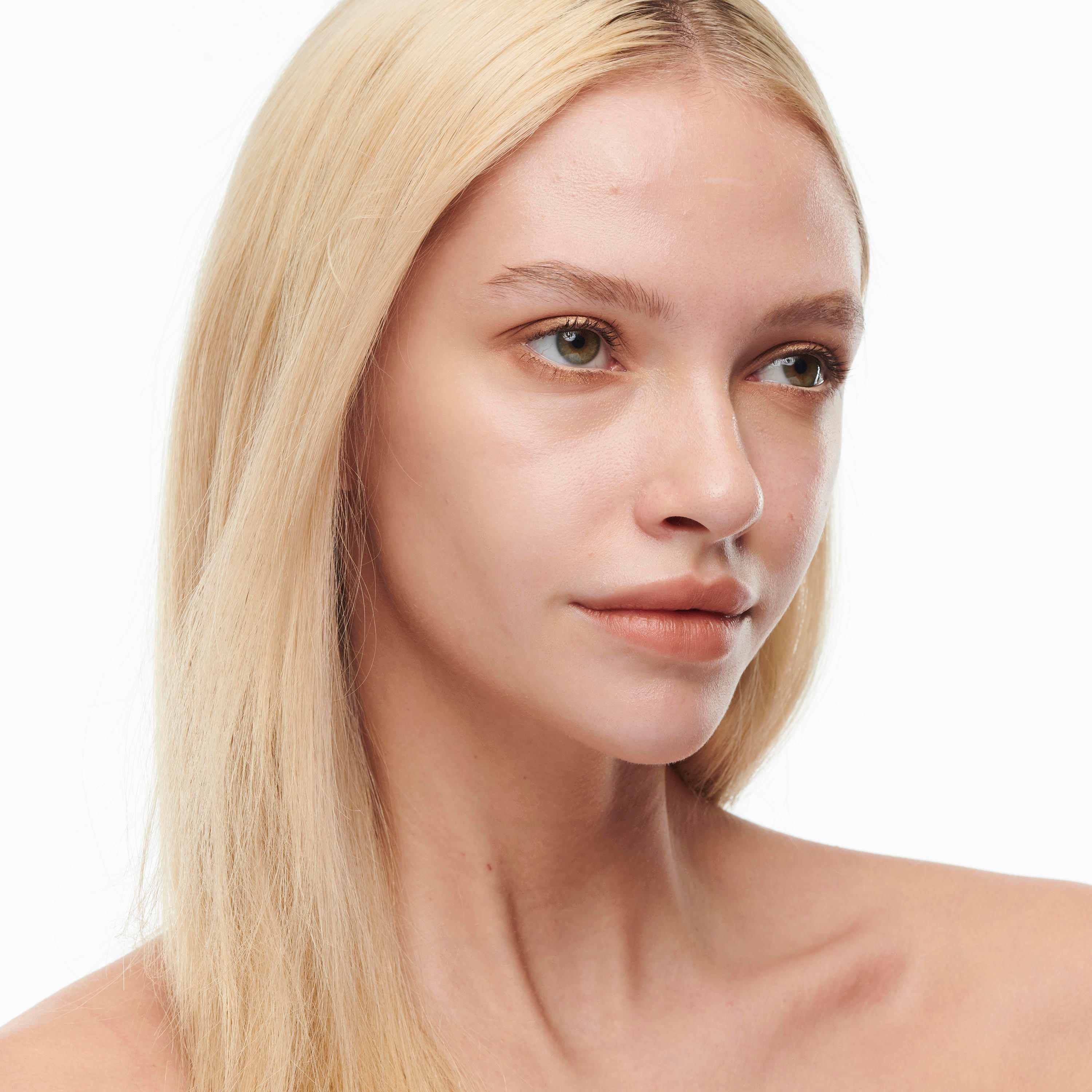 Studio Radiance Serum Powered Foundation • NW20