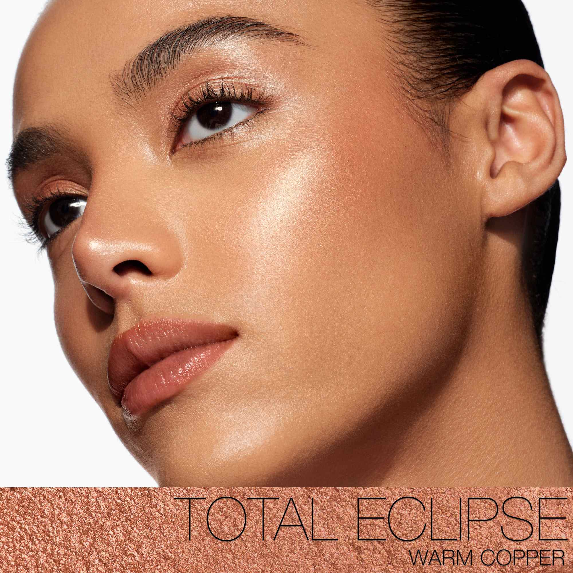 Light Reflecting™ Luminizing Powder • Total Eclipse