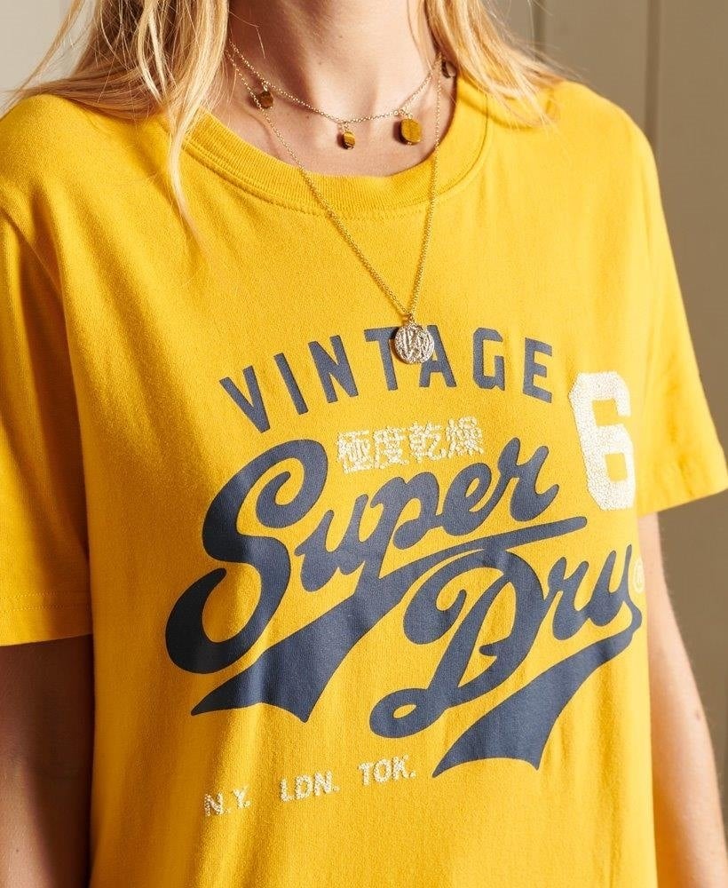 SCRIPT STYLE COLLEGE T-SHIRT